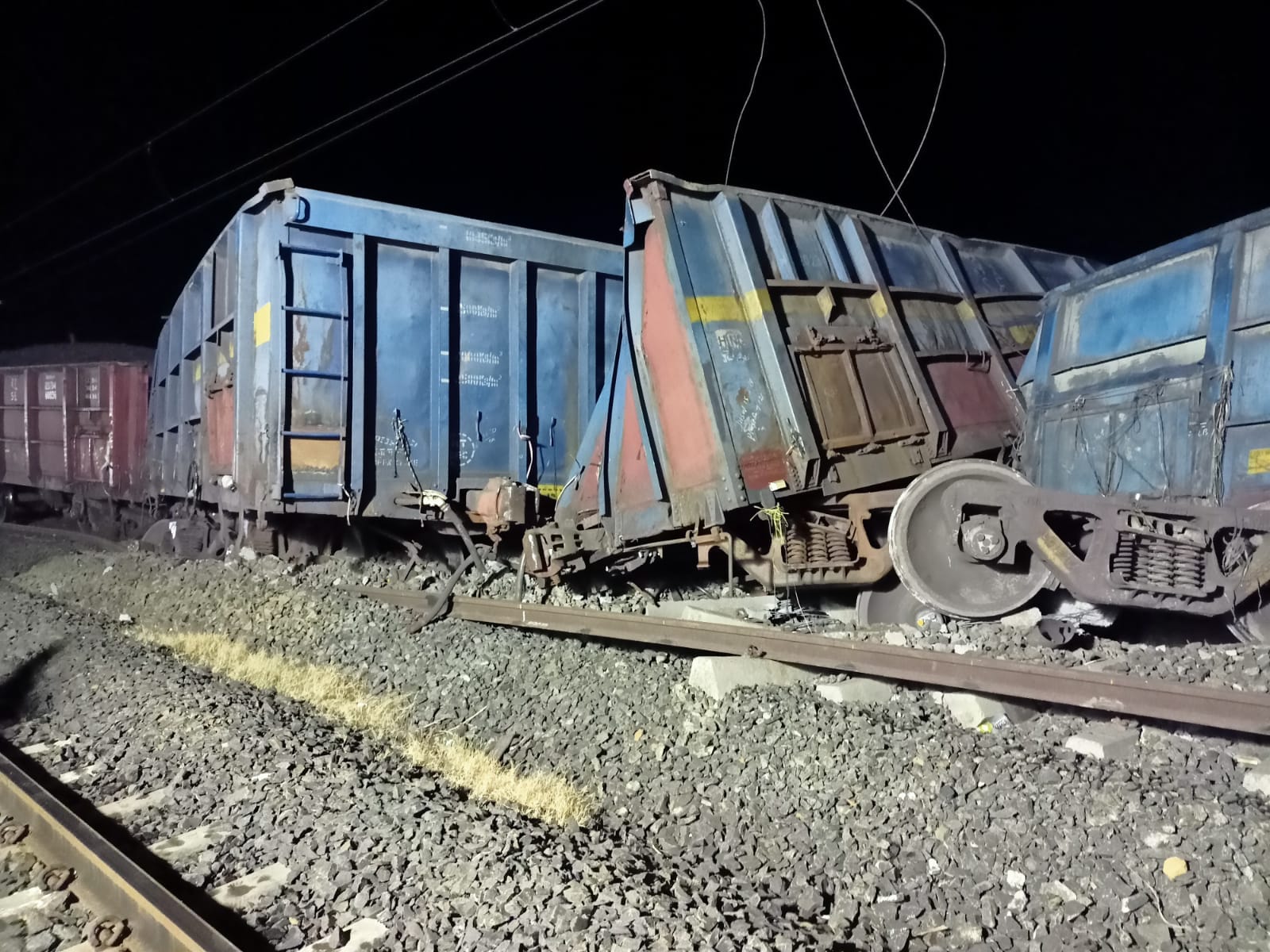 6 coal wagons of goods train derail, rail traffic affected for some ...