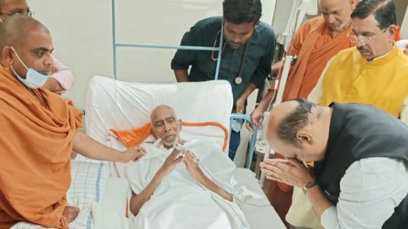 Jnanayogashrama seer Siddeshwara Swami of Vijayapura no more - Public ...