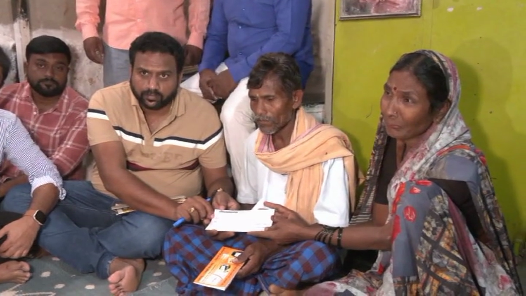 Actor Yash's team visits families of fans who were electrocuted, hands ...