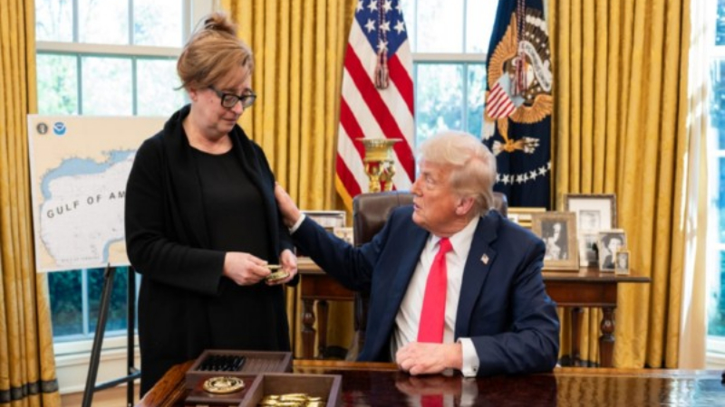 US President Trump meets mother of murdered American citizen at White ...