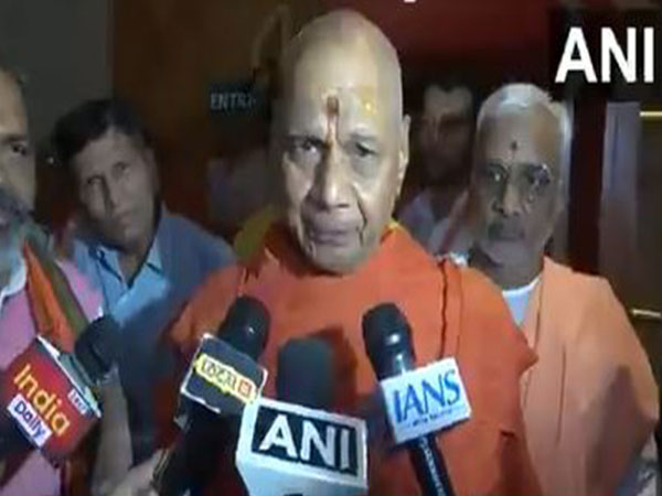 Swami Govind Dev Giri calls Swami Avimukteshwaranand a 'fake ...