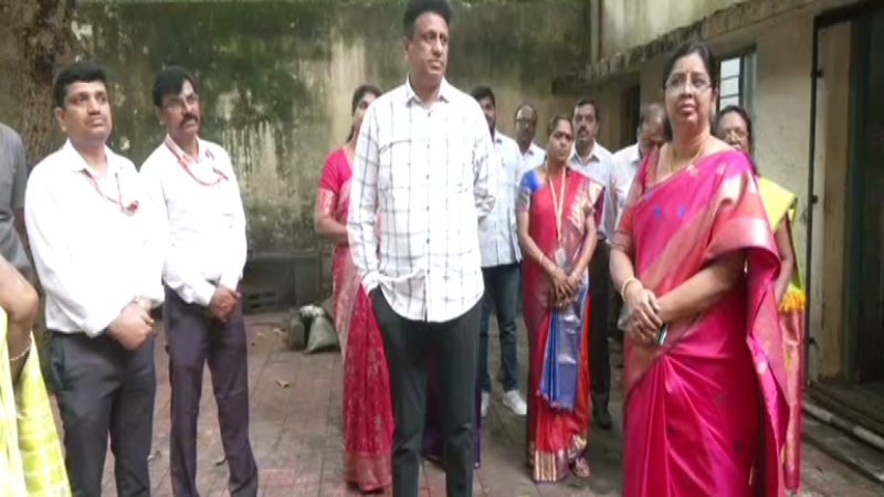 Minister pays surprise visit to SJP College women's hostel - Public TV ...