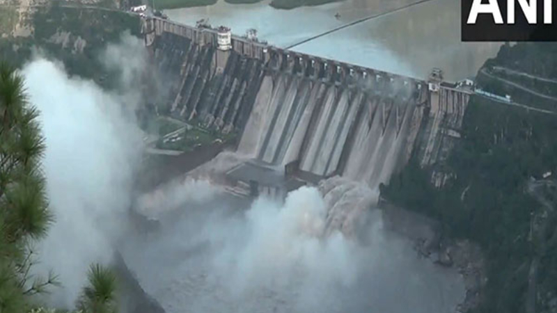 J-K: Salal Dam gates opened as water levels in Chenab rise due to heavy ...